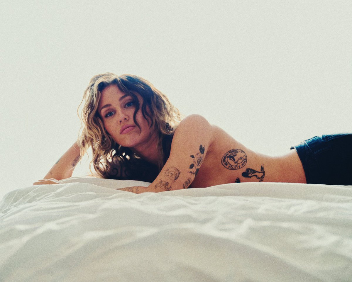 Miley Cyrus Estrena El Videoclip Oficial De Jaded Centauri Magazine